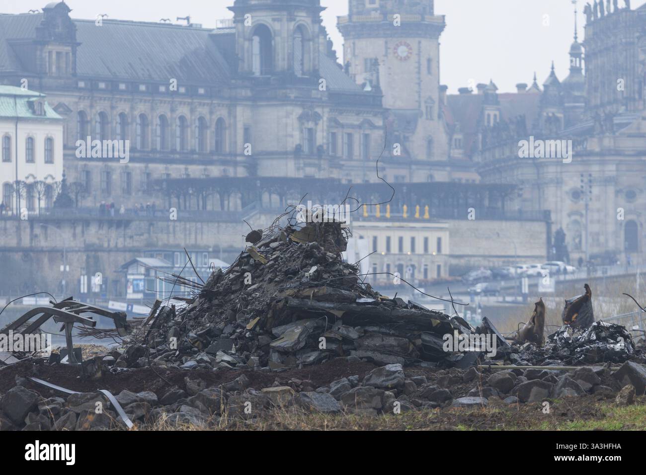 After the partial collapse of the Carola Bridge, the demolition work ...