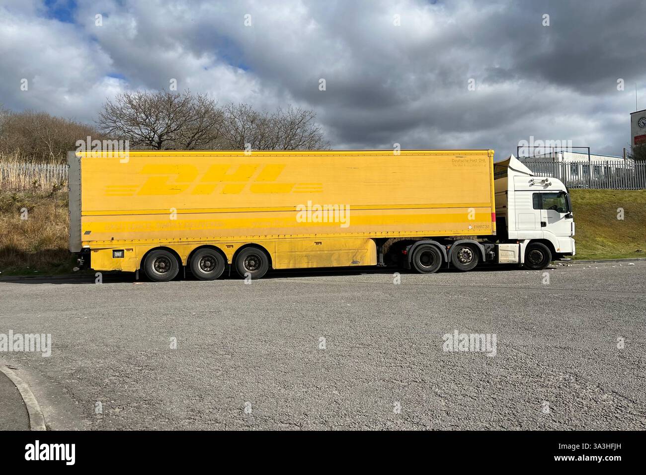 Parked hgv by industrial estate hi-res stock photography and images - Alamy