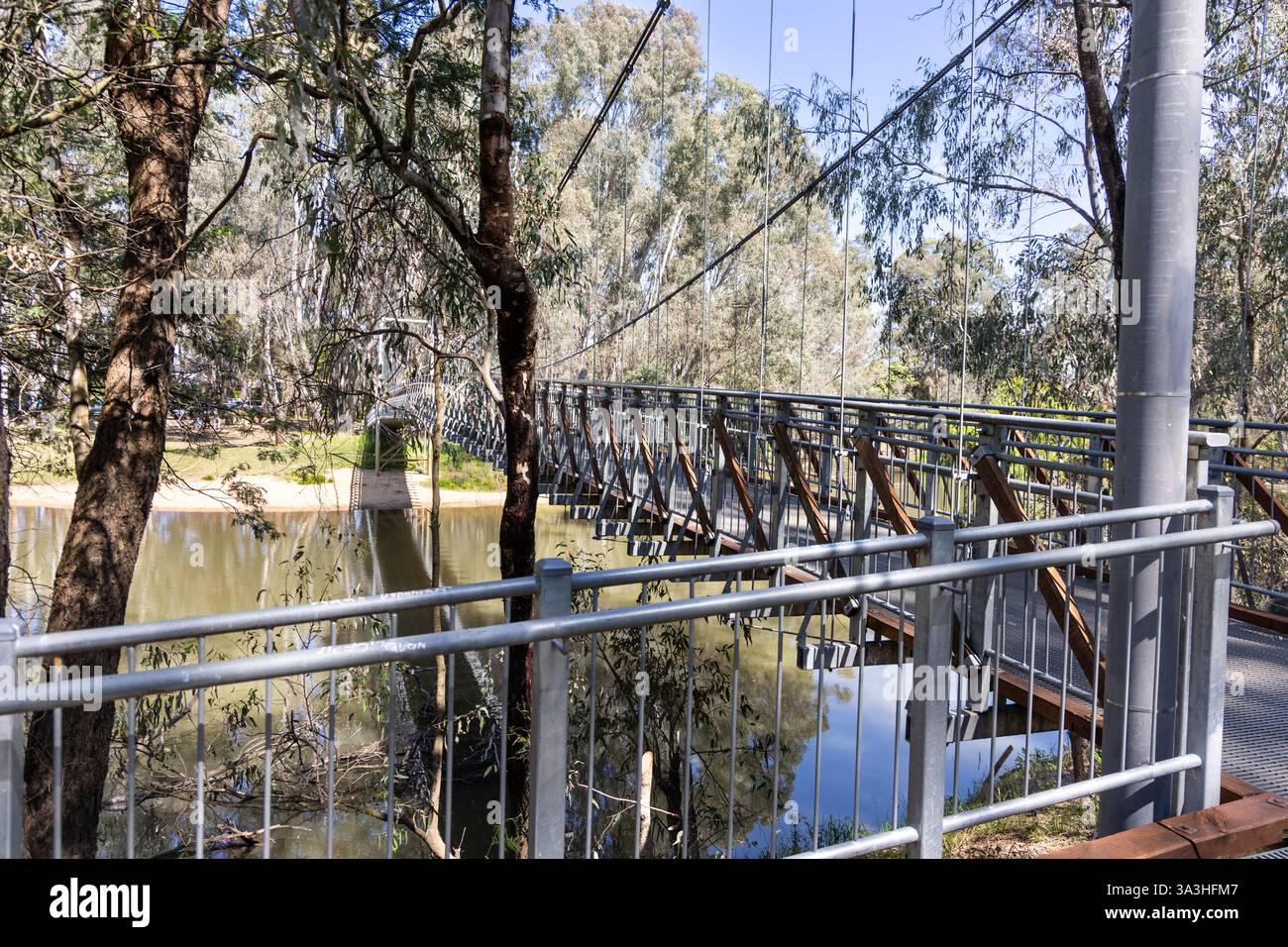 The suspension bridges in Bullawah Cultural Trail, Wangaratta Australia ...