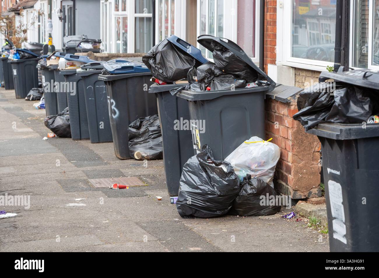 Birmingham council refuse collection hi-res stock photography and ...