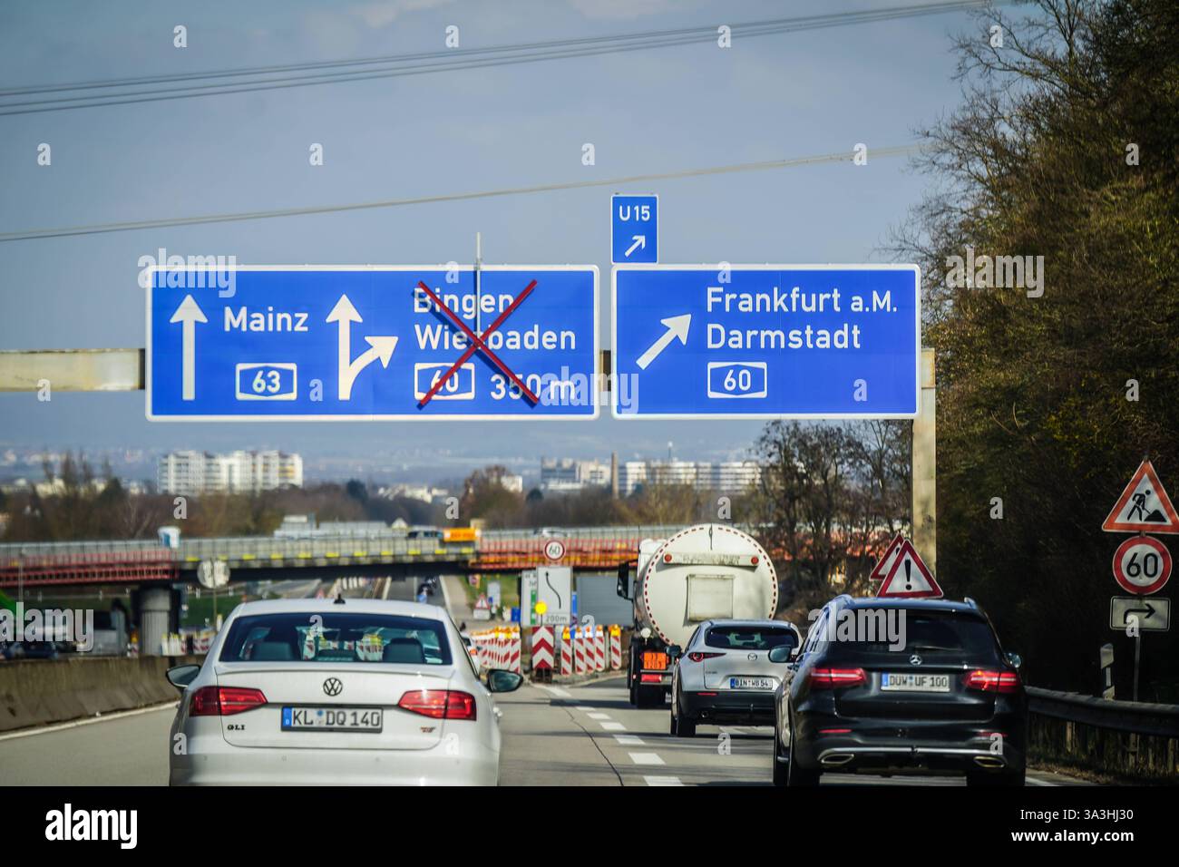 Deutsche autobahnschilder hi-res stock photography and images - Alamy