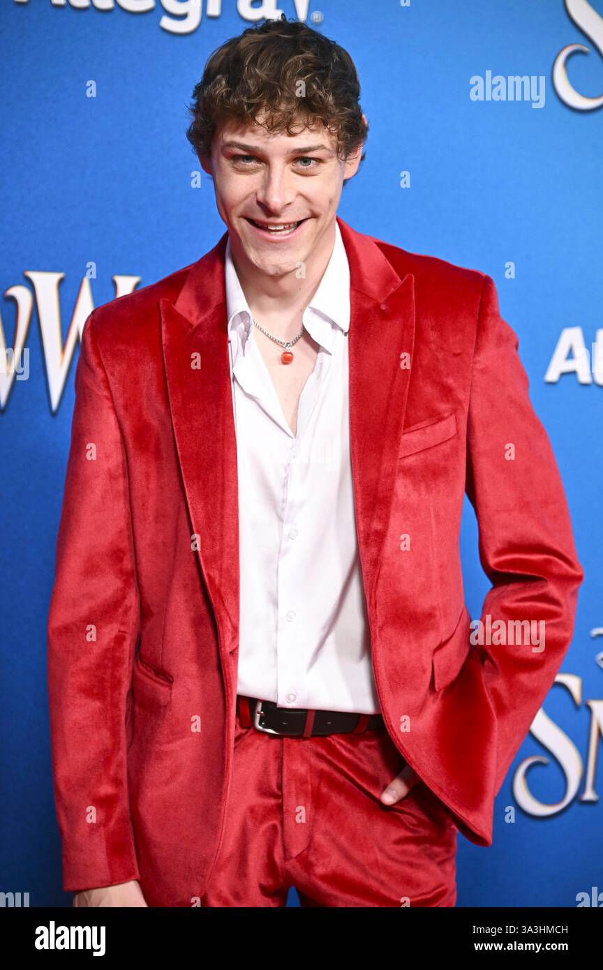 Patrick Dougall bei der Weltpremiere des Kinofilms 'Snow White ...