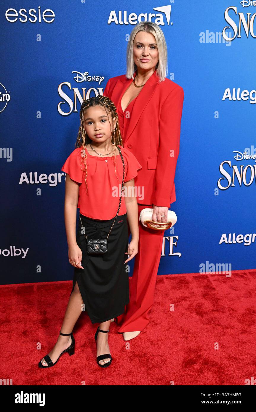 Scarlett Smith und Tiania Haneline bei der Weltpremiere des Kinofilms ...