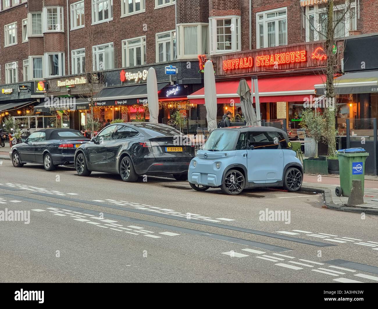 Perpendicular parking hi-res stock photography and images - Alamy