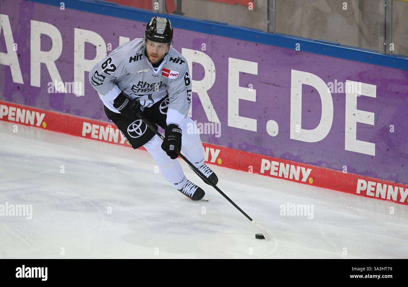 Bremerhaven, Germany. 16th Mar, 2025. Ice hockey: DEL, Pinguins ...