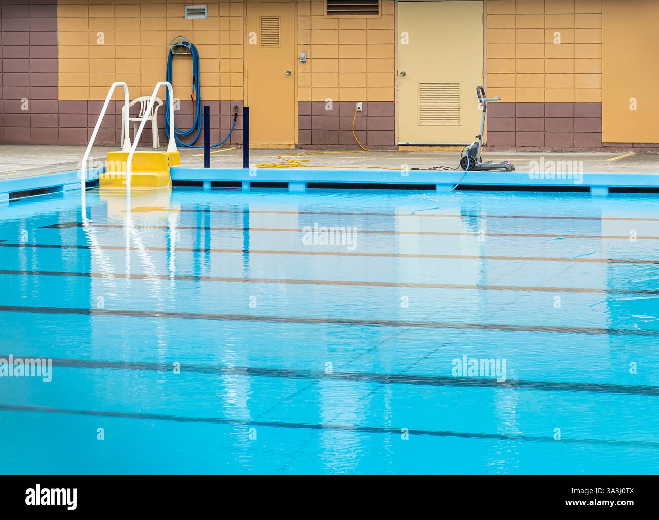 Pool cleaner preparation Automatic pool cleaner robot for maintenance ...