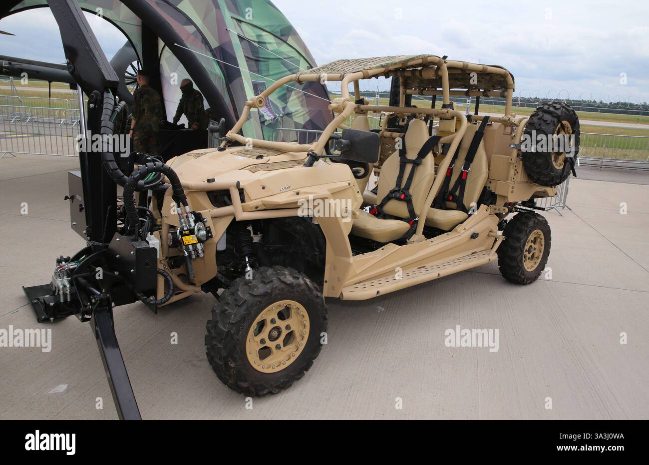 Das Leichte Luftlandefähige Utility Terrain Vehicle LL UTV der ...