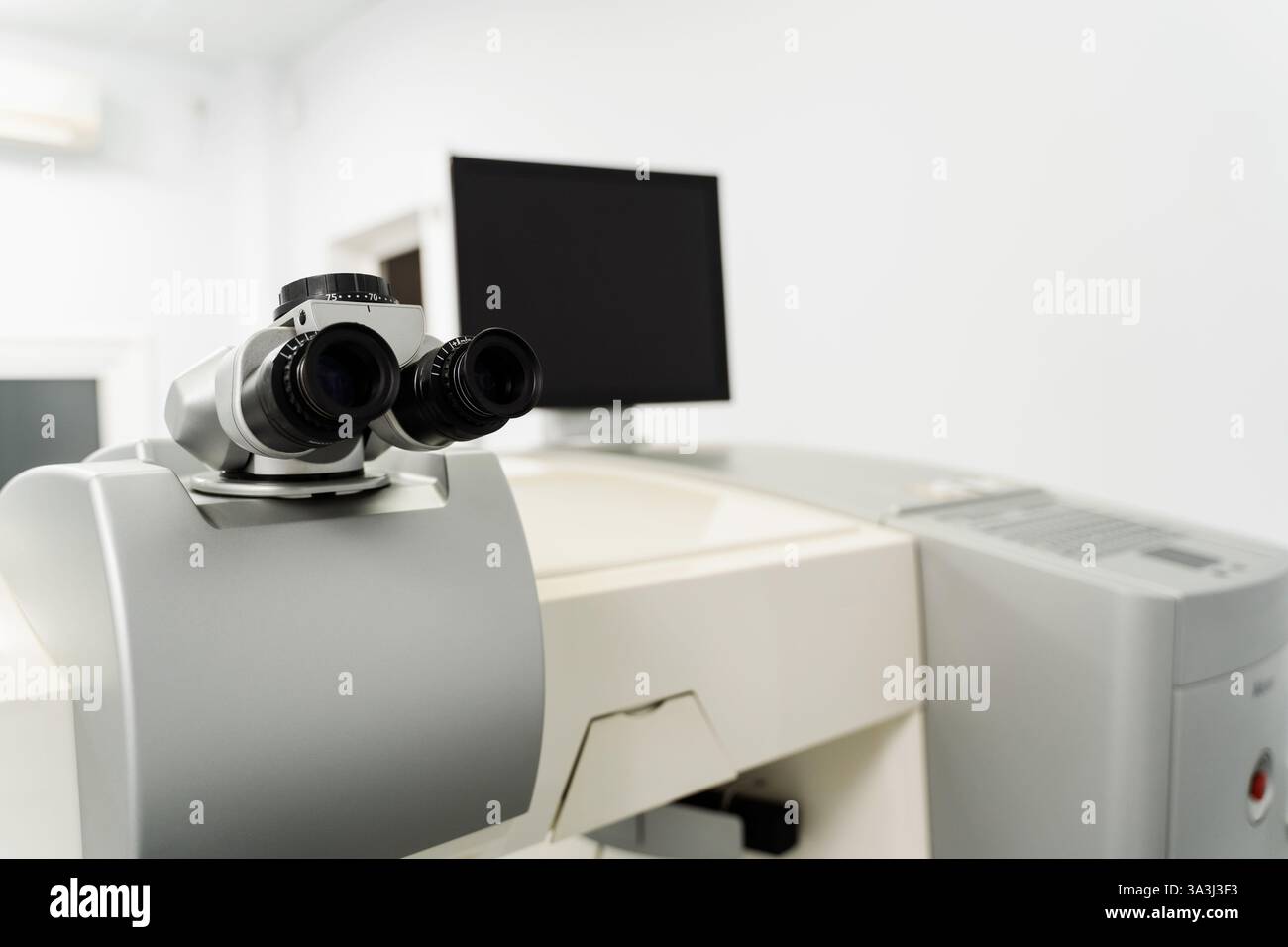 Excimer laser for eye surgery to reshape the front surface cornea of ...