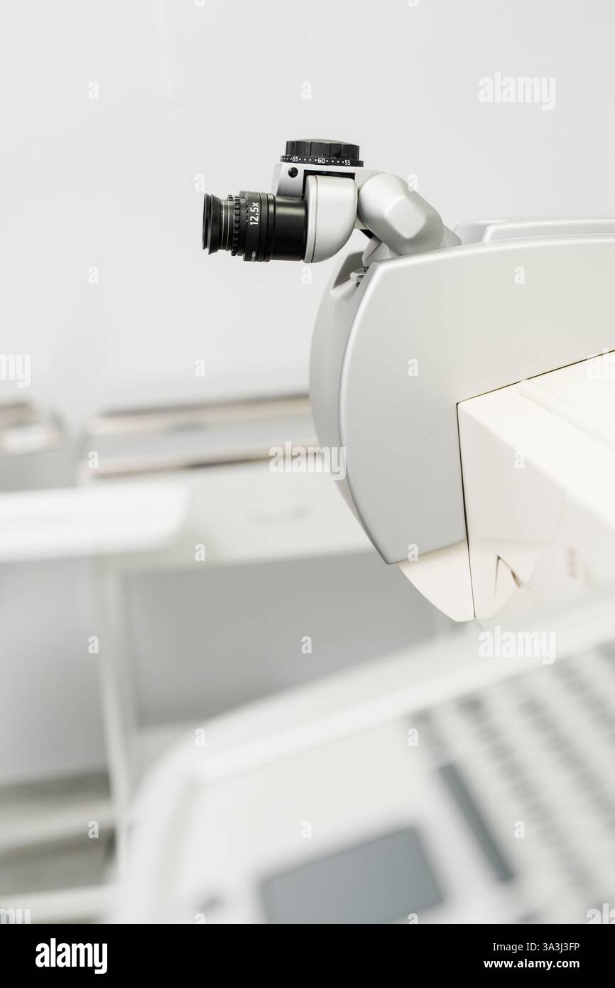 Excimer laser for eye surgery to reshape the front surface cornea of ...