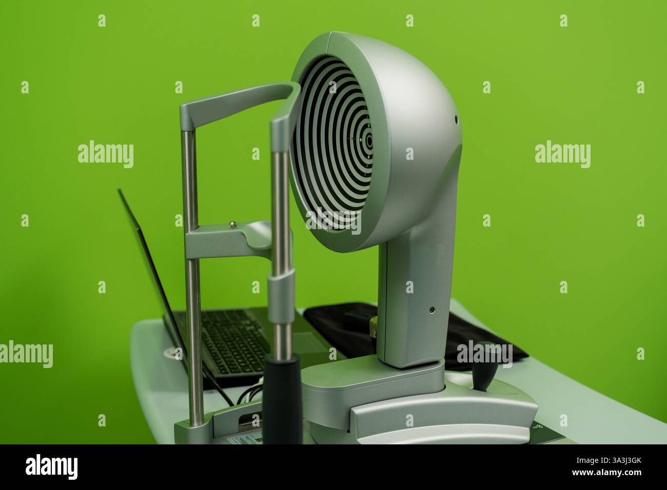 Corneal topographer for topography examination. Corneal topography eye ...