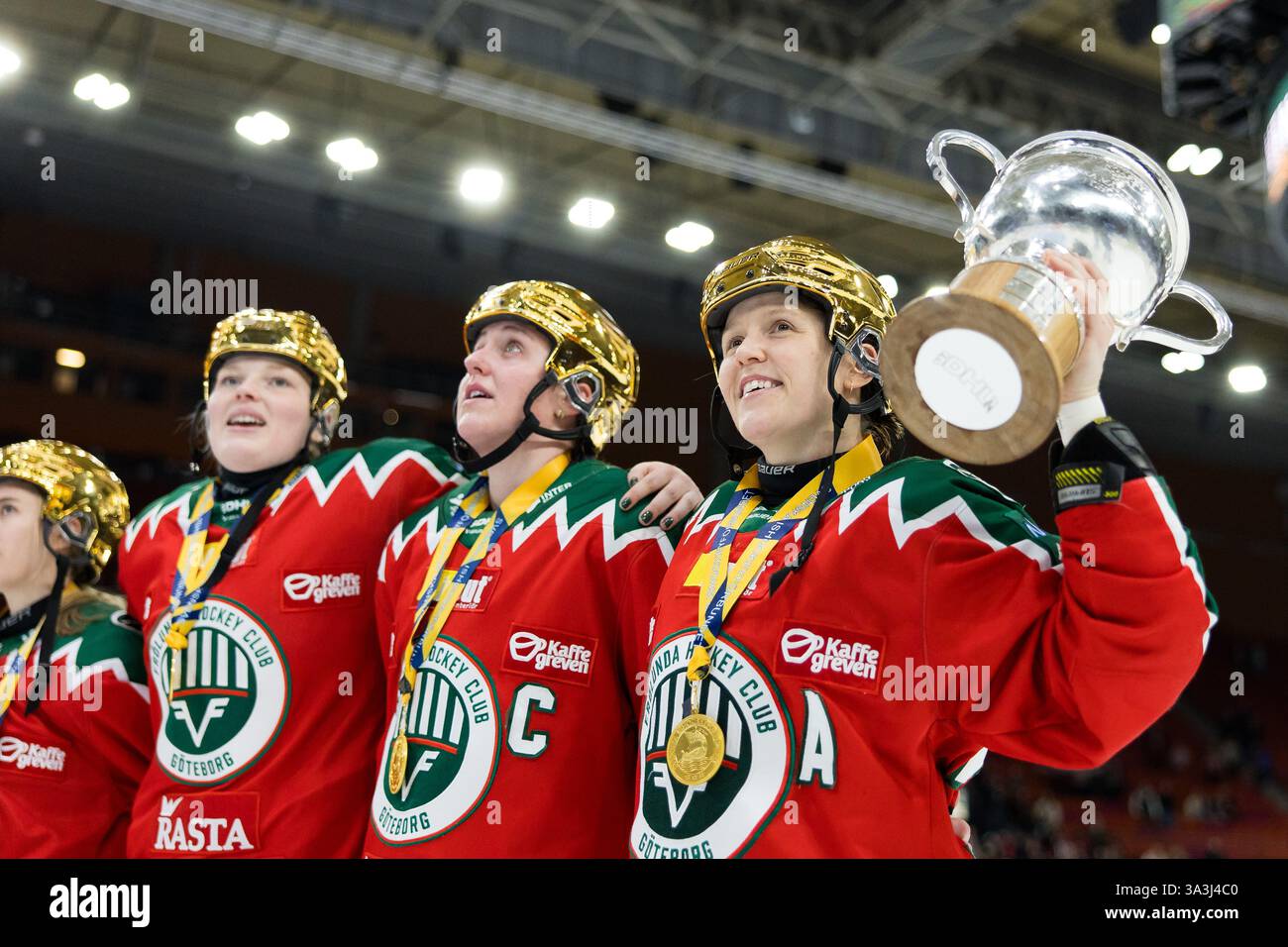 250316 Linnéa Pettersson Dove, Hanna Olsson och Michelle Karvinen ...