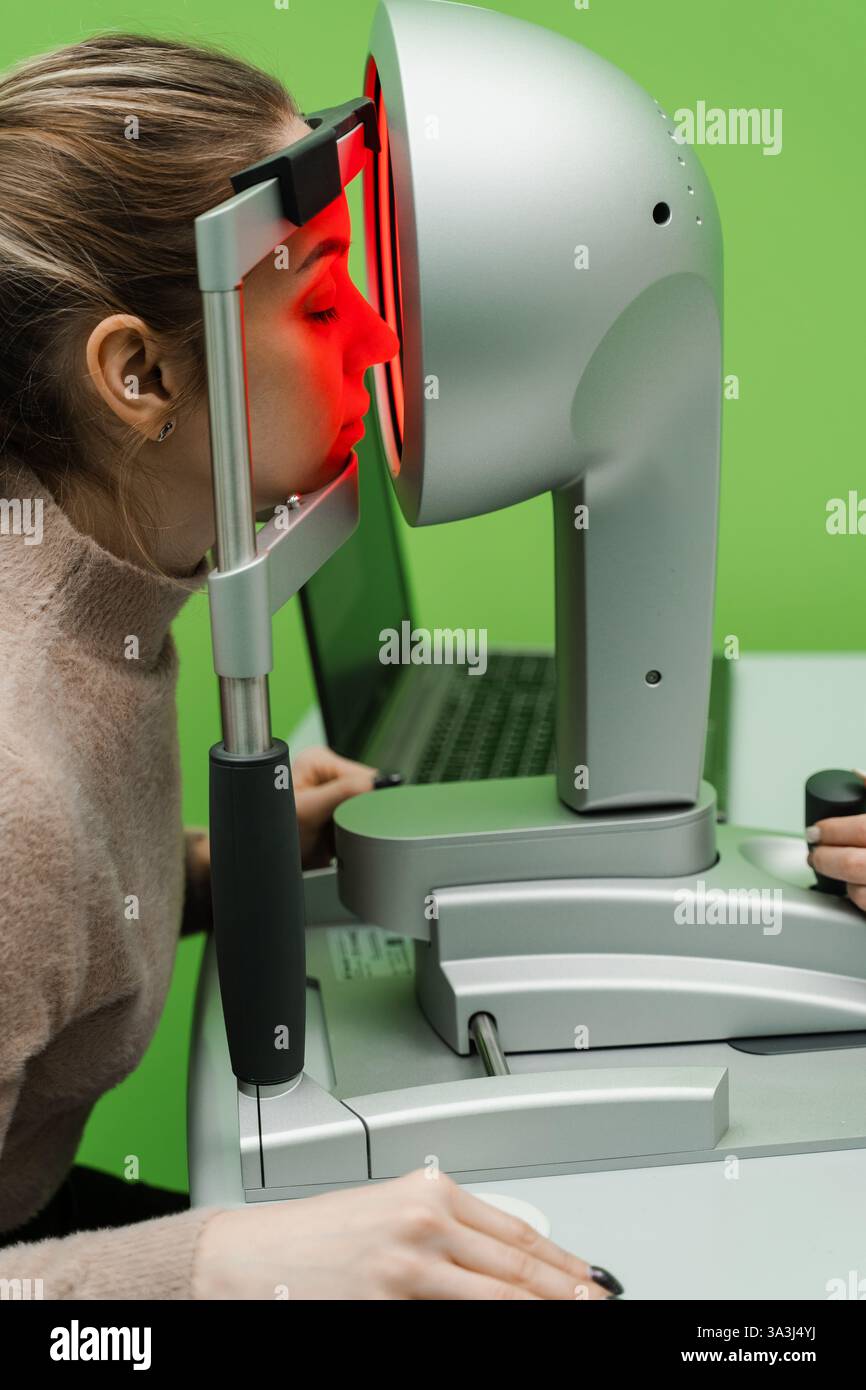 Corneal topography eye vision test for visual description of the shape ...