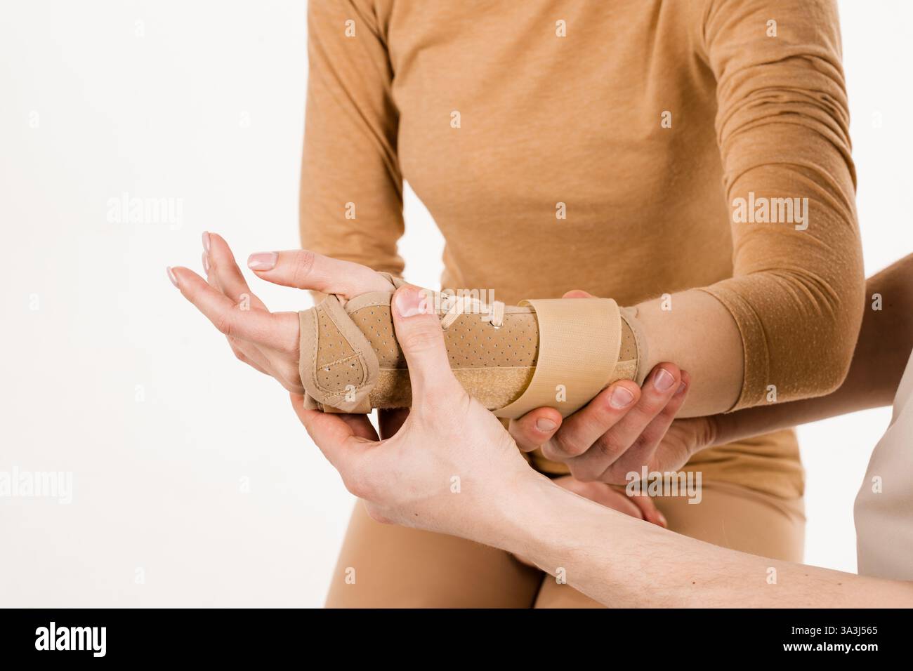 Wrist external orthosis to reduce pathological mobility of wrist joints ...
