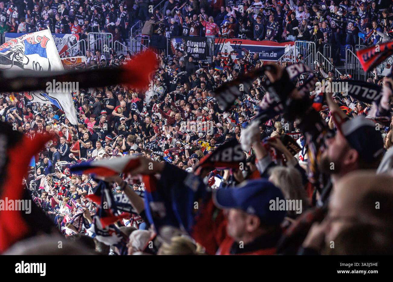 Berlin, Germany. 16th Mar, 2025. Ice Hockey: DEL, Eisbären Berlin ...