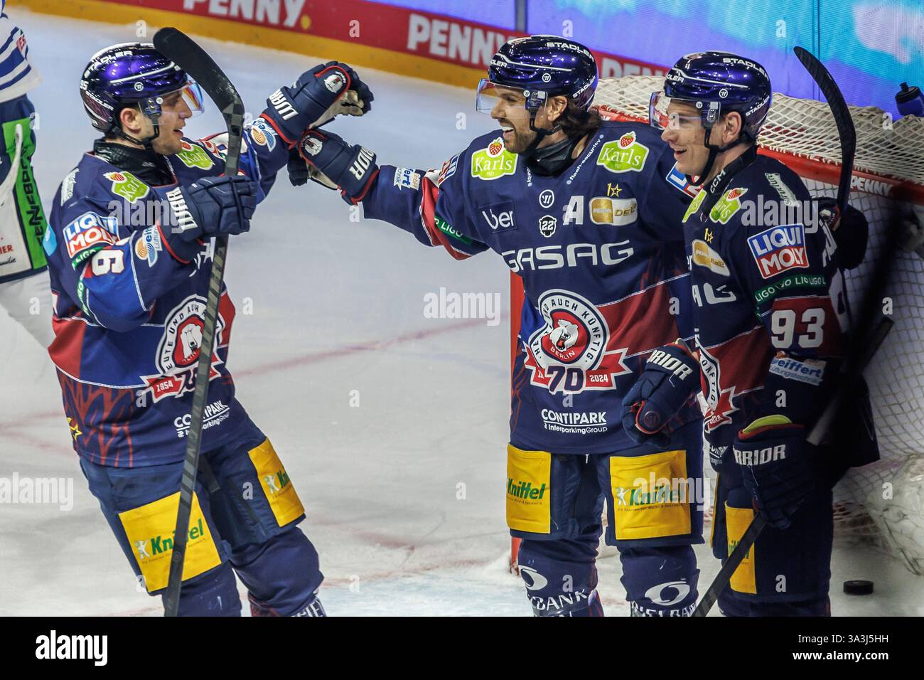 16 March 2025, Berlin: Ice Hockey: DEL, Eisbären Berlin - Straubing ...