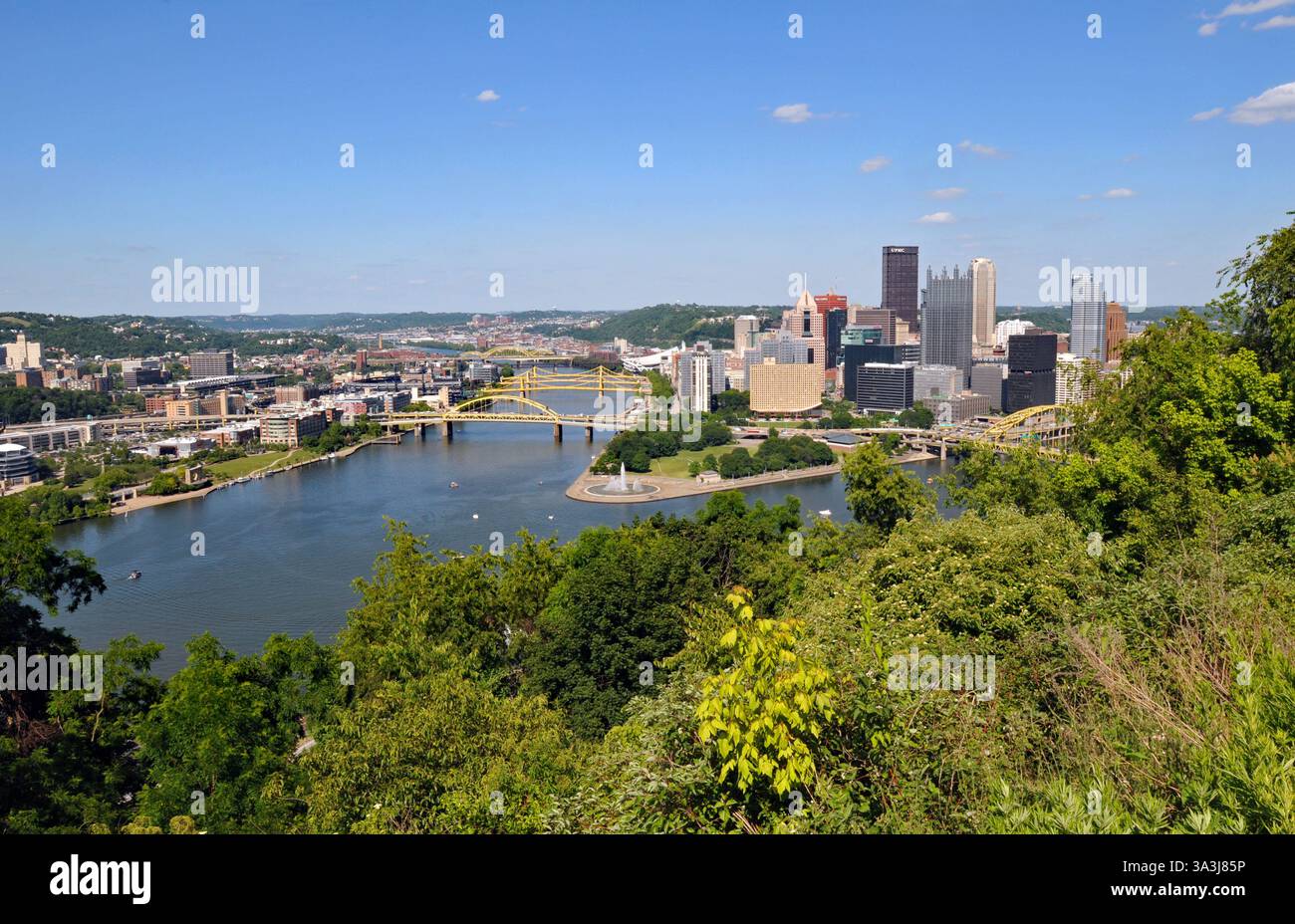 A view of downtown Pittsburgh from atop Mount Washington, across from ...