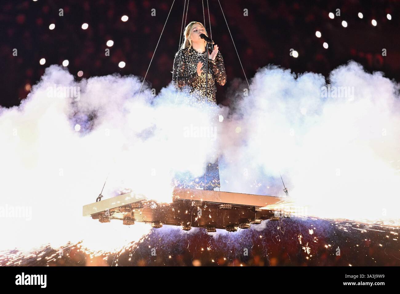 French singer Louane reveals the song she will sing during Eurovision ...