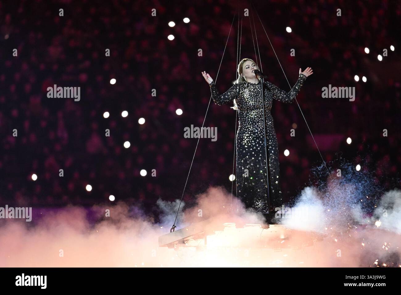 French singer Louane reveals the song she will sing during Eurovision ...