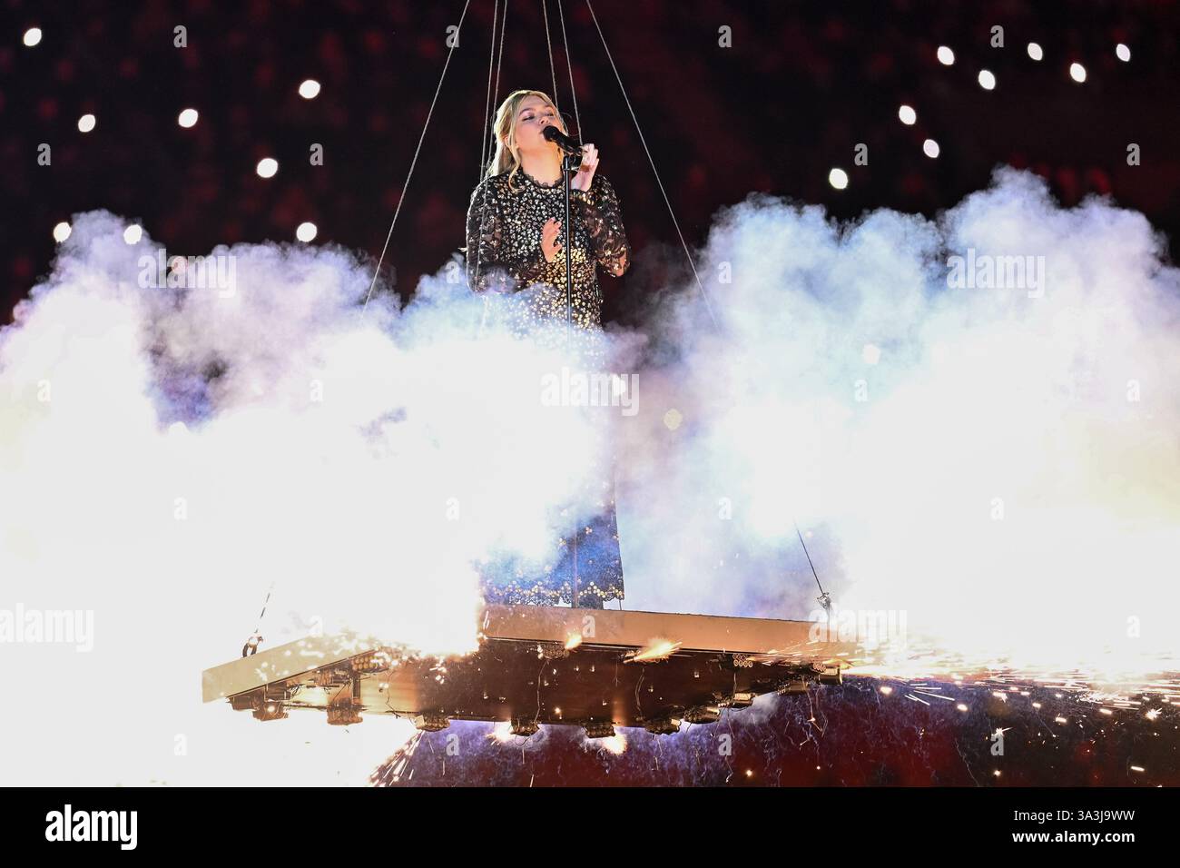 French singer Louane reveals the song she will sing during Eurovision ...