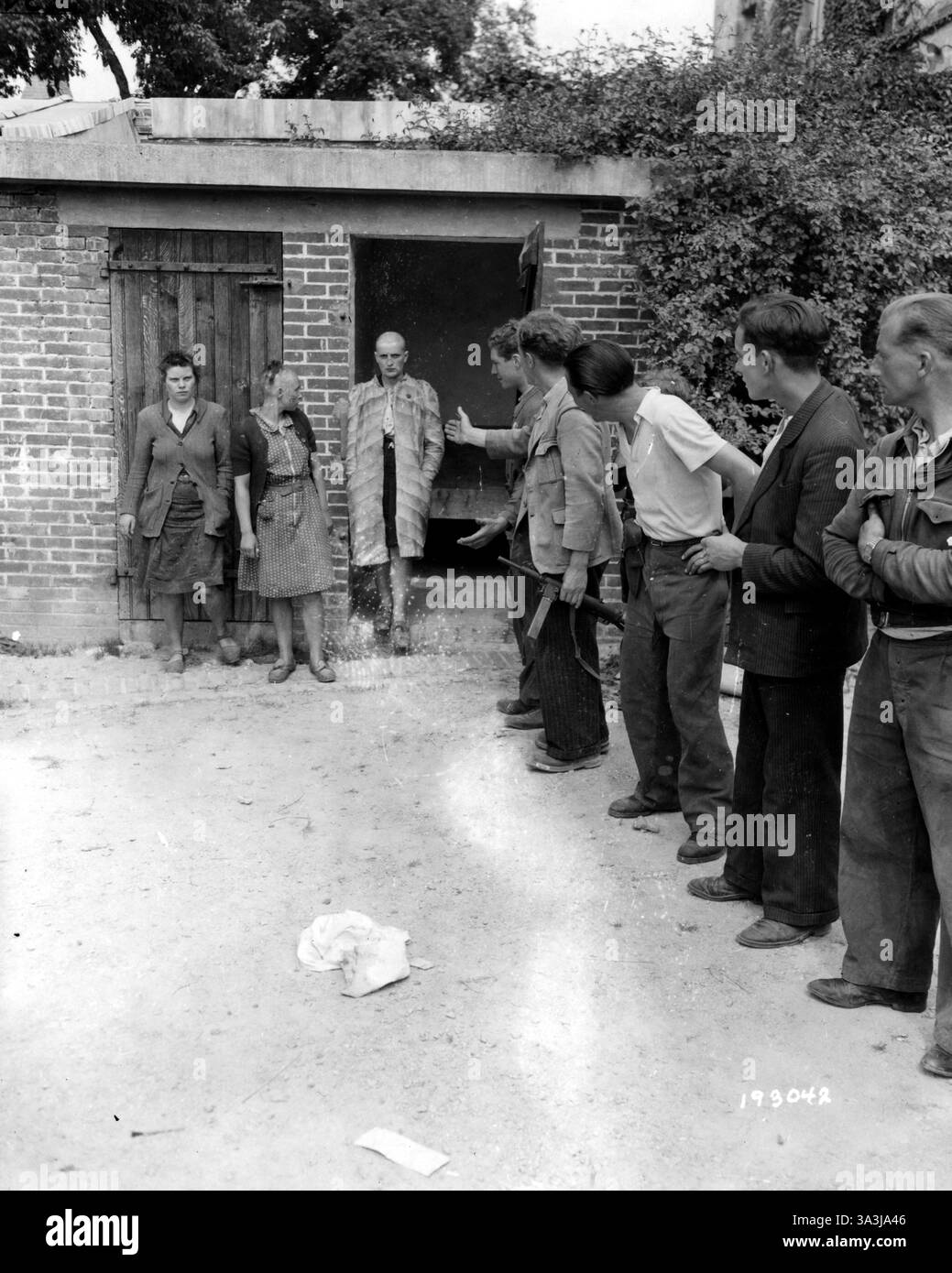 French patriots turn loose three French women who collaborated with ...