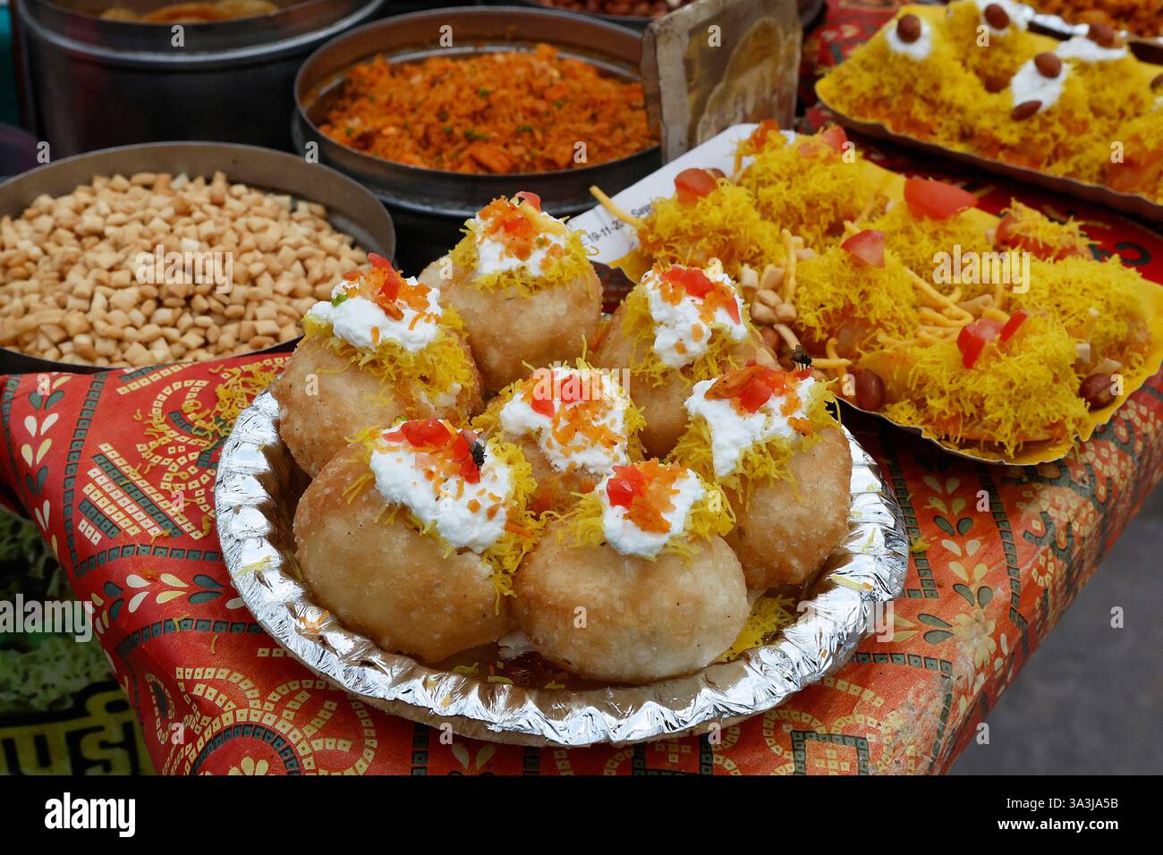 Street food in Varanasi, Uttar Pradesh, India Stock Photo - Alamy