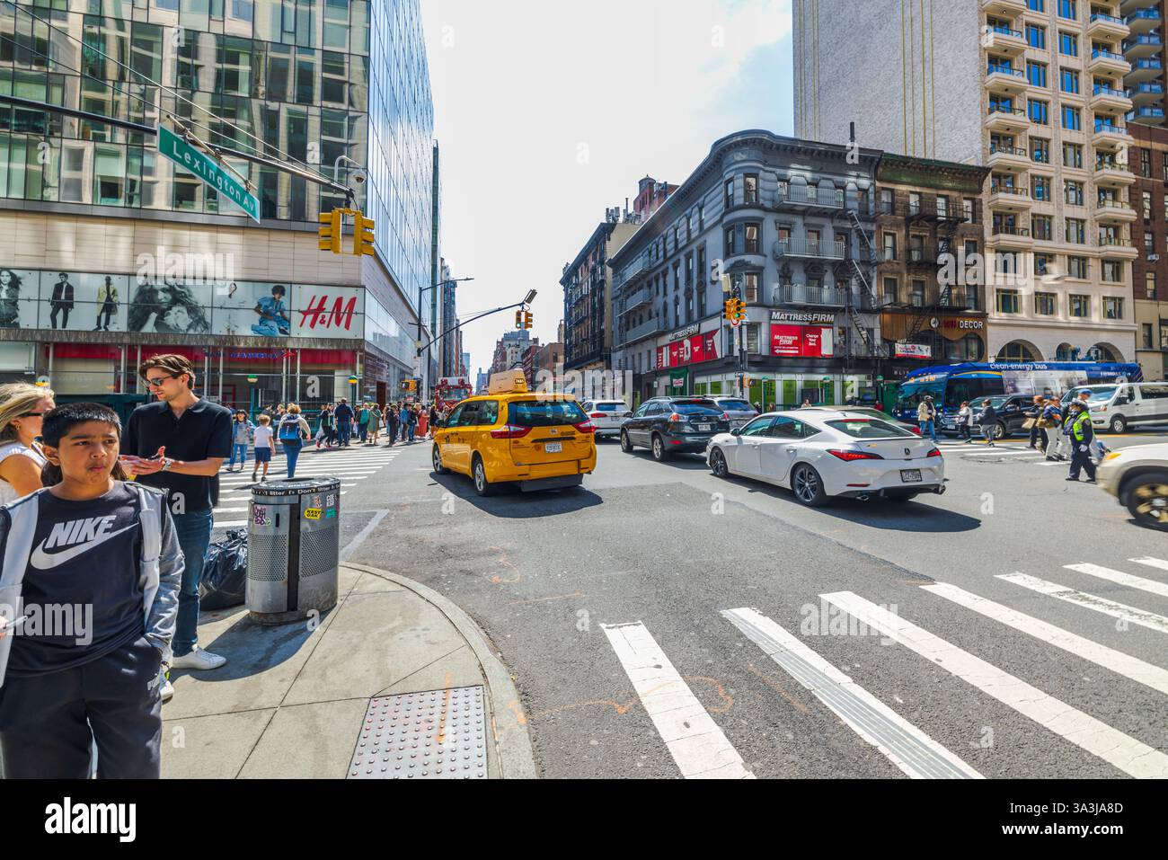 Busy intersection at Lexington Avenue in New York with yellow taxi ...
