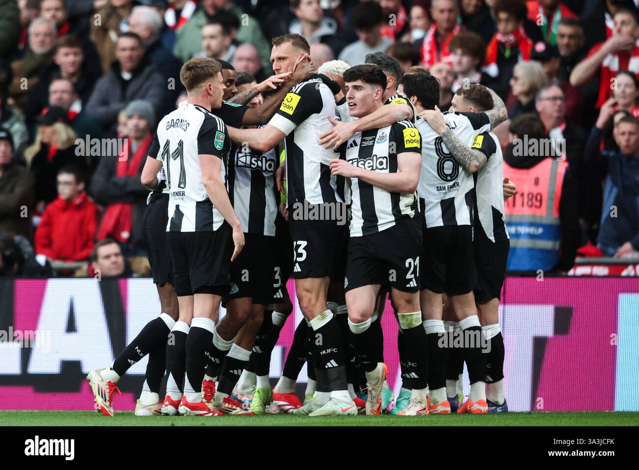 Dan Burn of Newcastle United celebrates his goal to make it 0-1 during ...