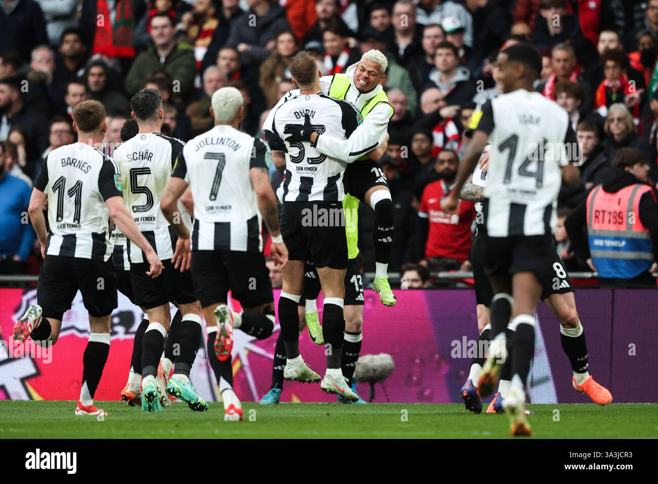 Dan Burn of Newcastle United celebrates his goal to make it 0-1 during ...