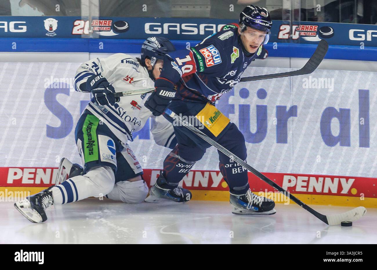 16 March 2025, Berlin: Ice Hockey: DEL, Eisbären Berlin - Straubing ...