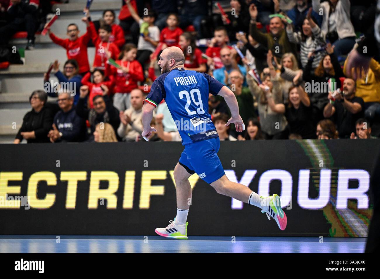 Oristano, Italy. 16th Mar, 2025. M Oristano, 16/03/2025 Foto di Luigi ...