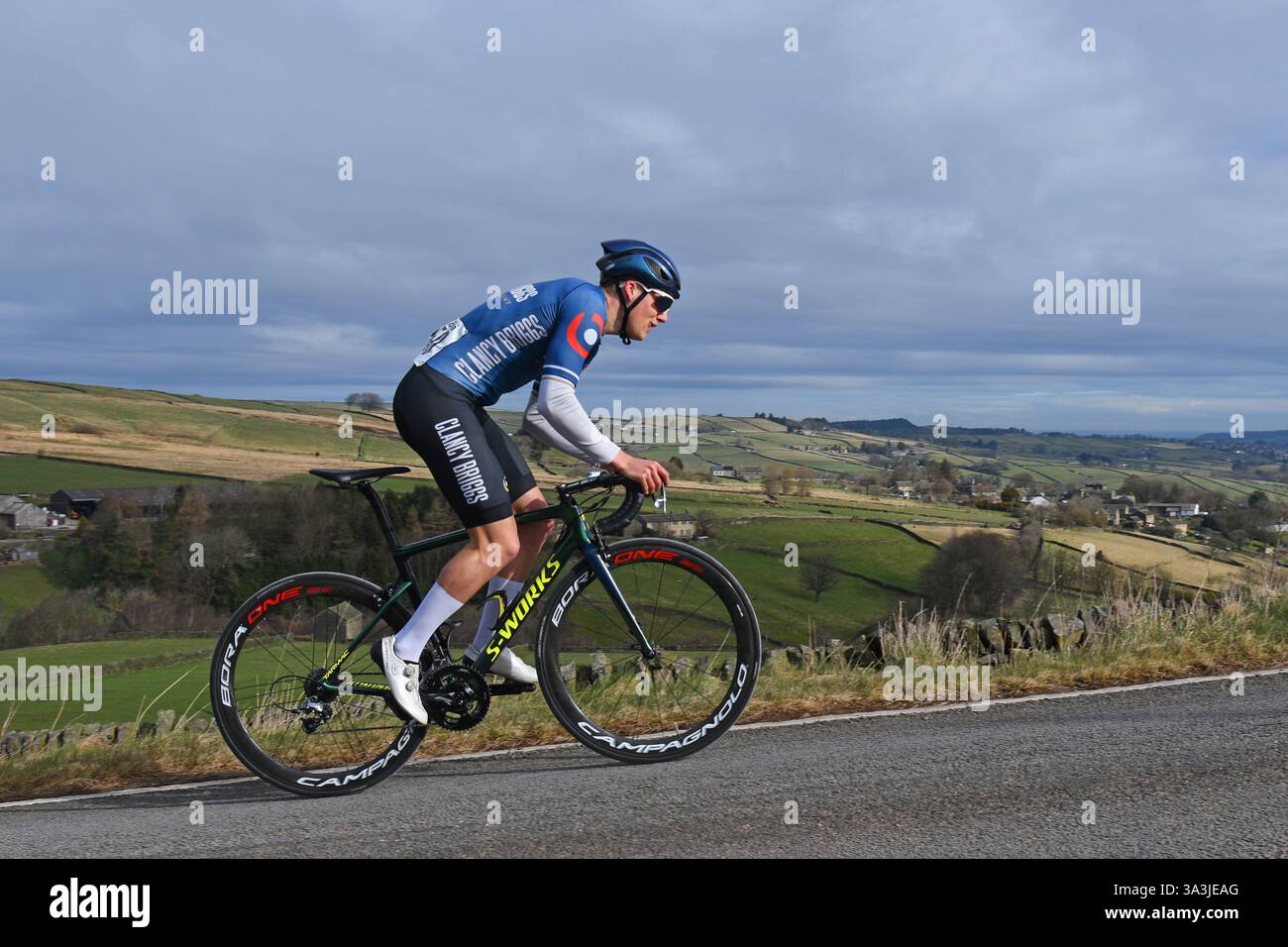 Hade Edge, Holmfirth, Yorkshire, UK, 16 March 2025. The Peaks 2 Day ...