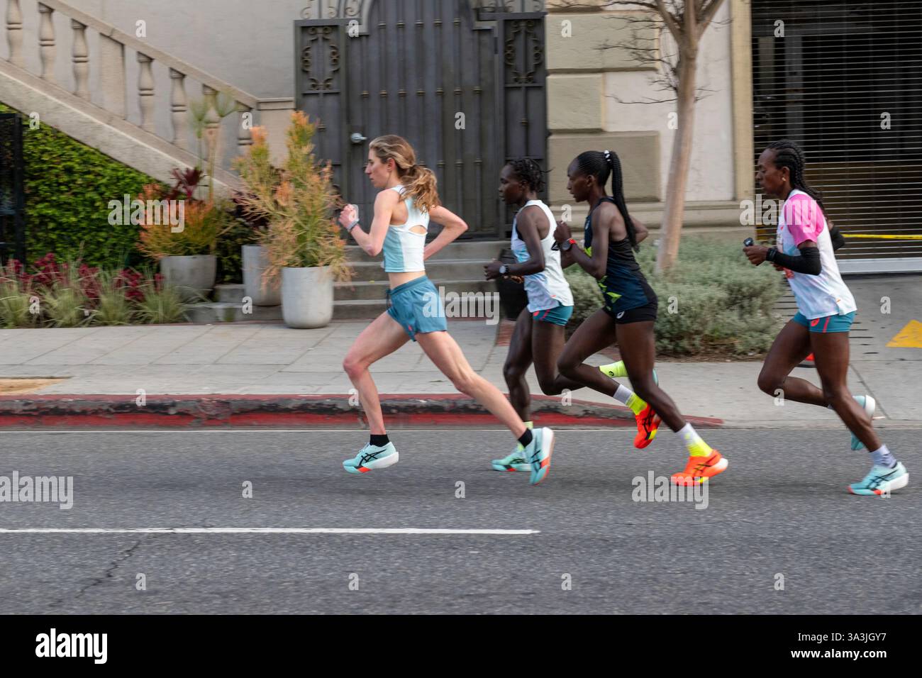 Los Angeles, USA. 16th Mar, 2025. First place women's pack at the 2025 ...