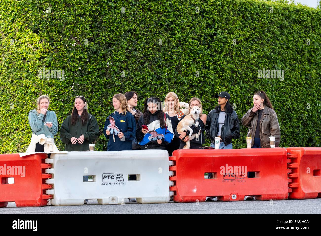 Los Angeles, USA. 16th Mar, 2025. 2025 Los Angeles Marathon/Mile 14 ...