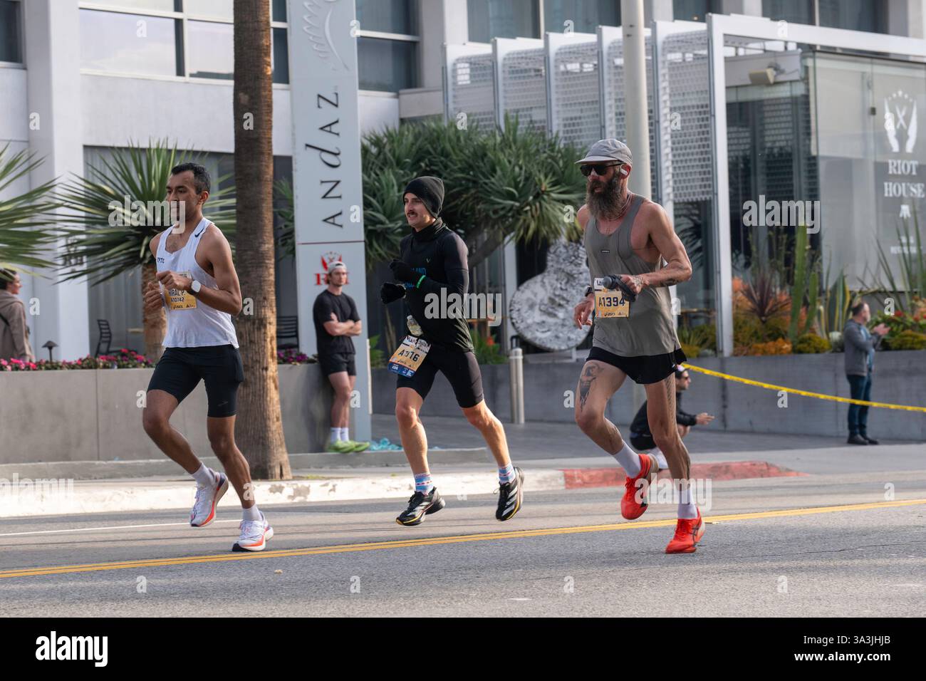 Los Angeles, USA. 16th Mar, 2025. 2025 Los Angeles Marathon/Mile 14 ...