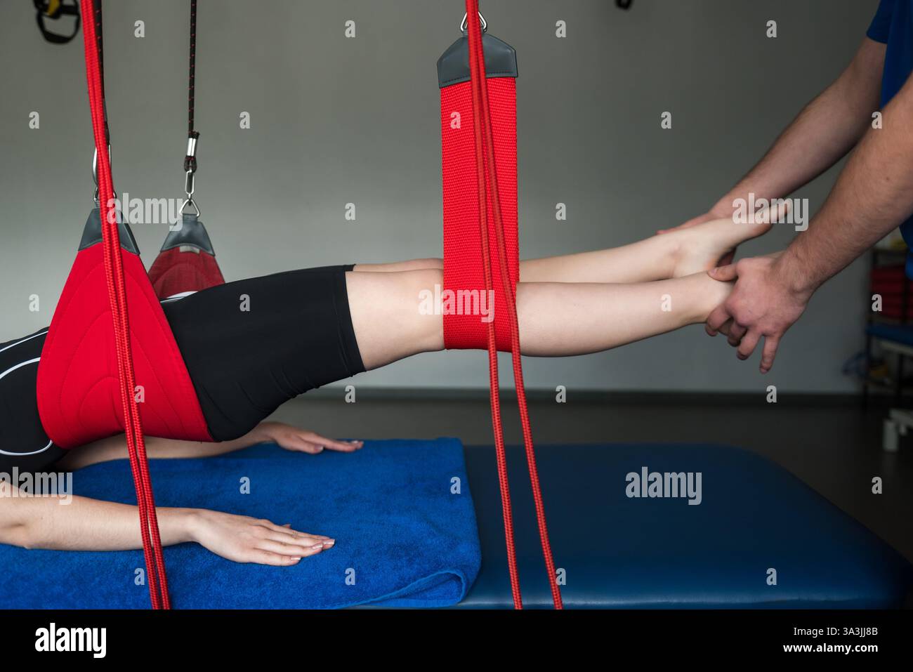 Activation of back muscles after injury with sling system red cord. Red ...