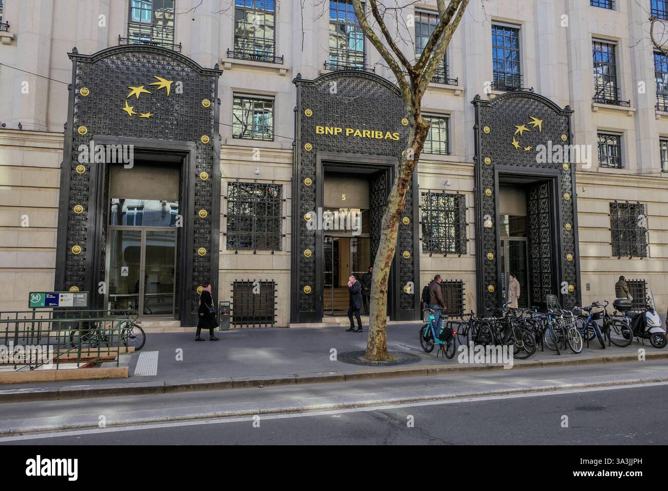 Paris, France, March 5, 2025. Facade of the BNP Paribas bank head ...