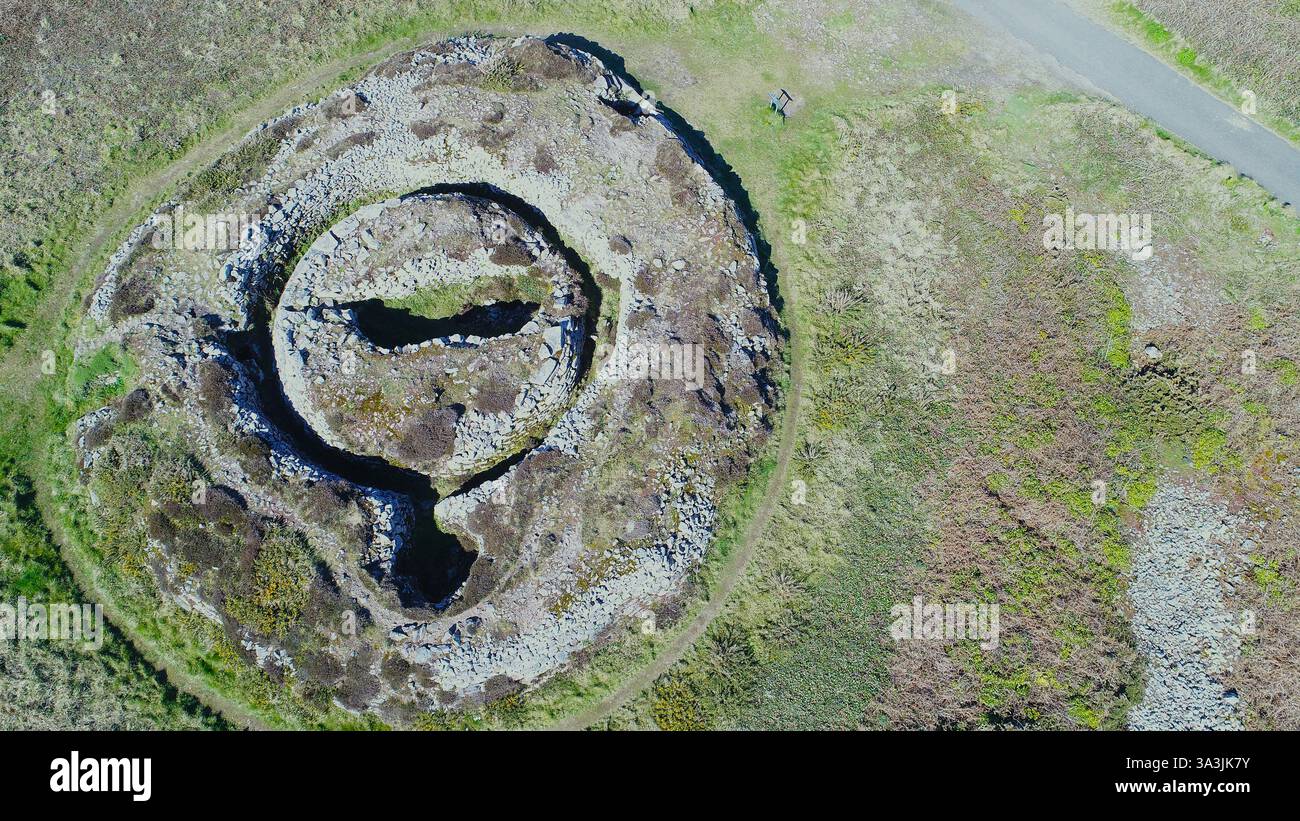 Aerial view of Ballowall barrow chambered cairn or tomb. AKA Carn Gluze ...
