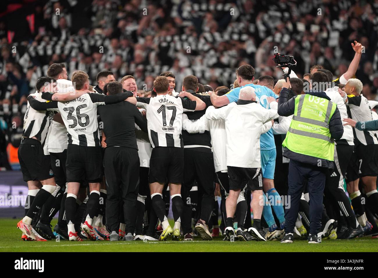 Newcastle United players and staff celebrate victory in the Carabao Cup ...