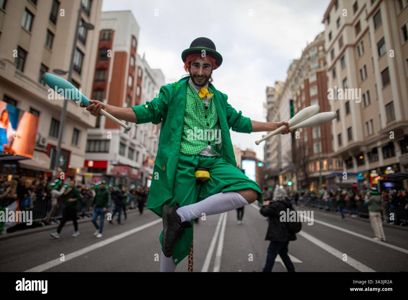 Madrid, Spain. 15th Mar, 2025. A performer dressed as an Irish cultural ...