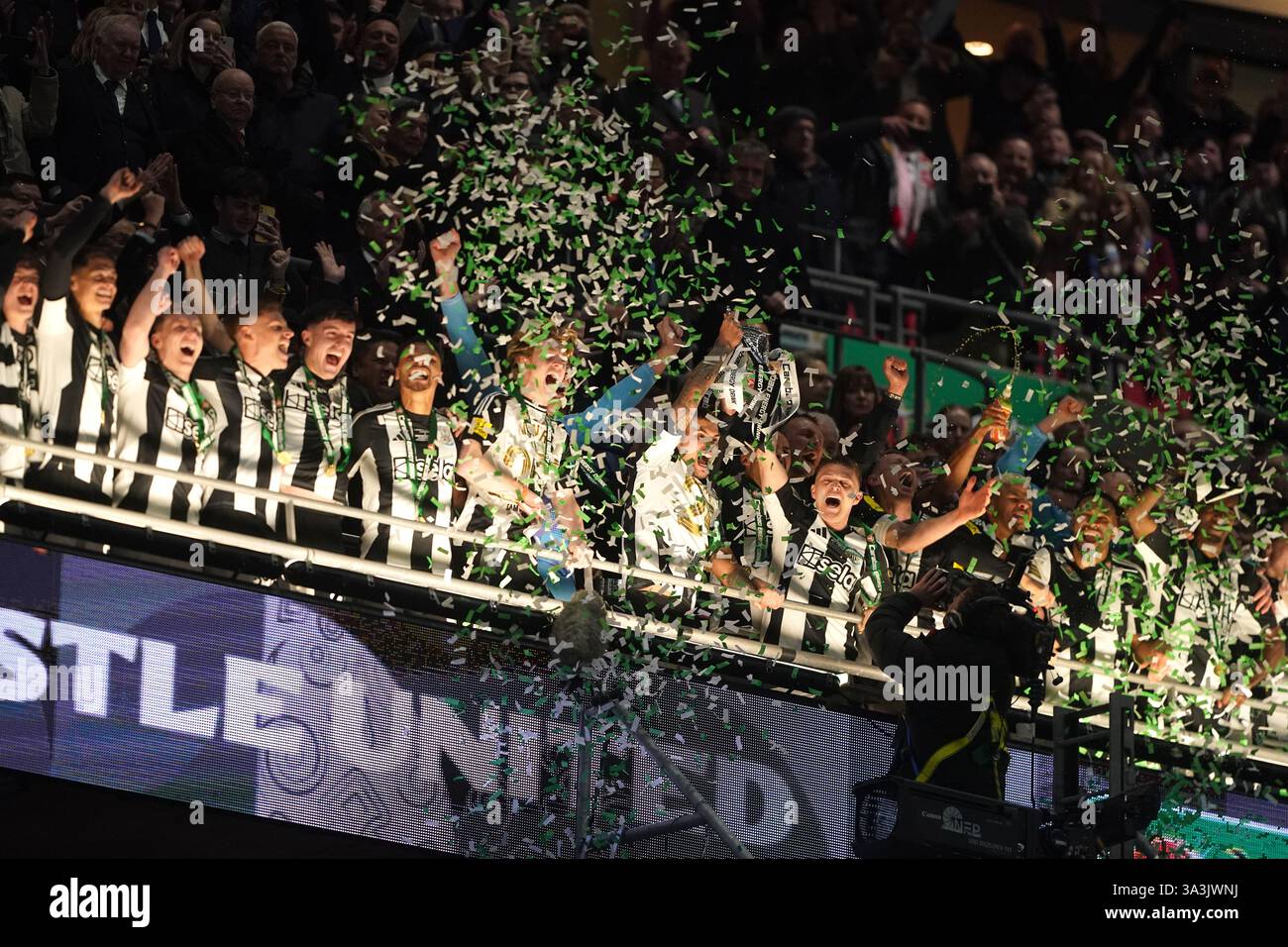 Newcastle United's Bruno Guimaraes and Kieran Trippier lift the Carabao ...
