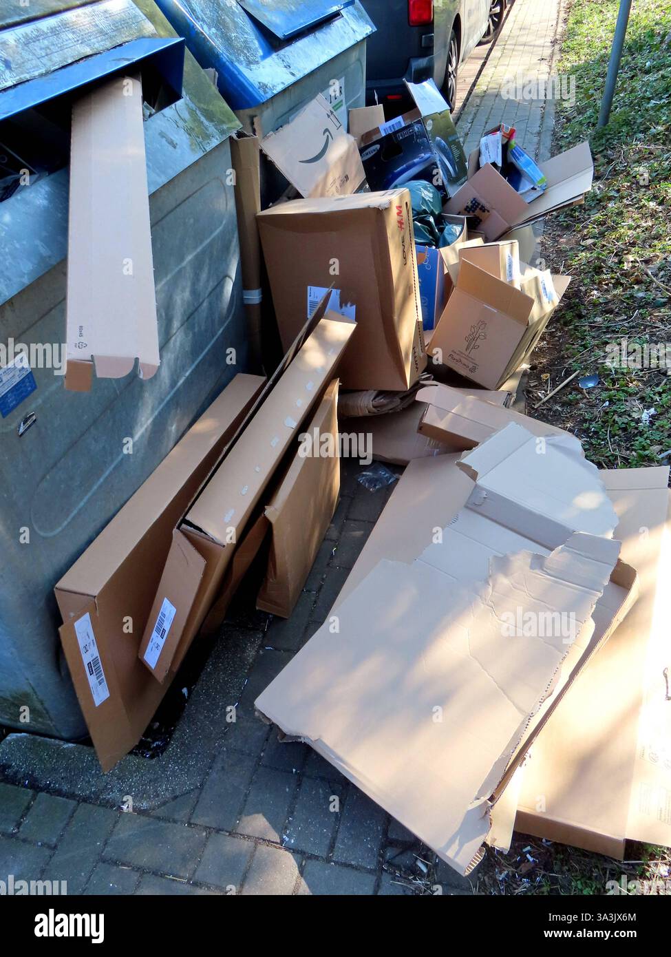 ...ist doch so einfach Altpapier los zu werden...einfach neben den ...