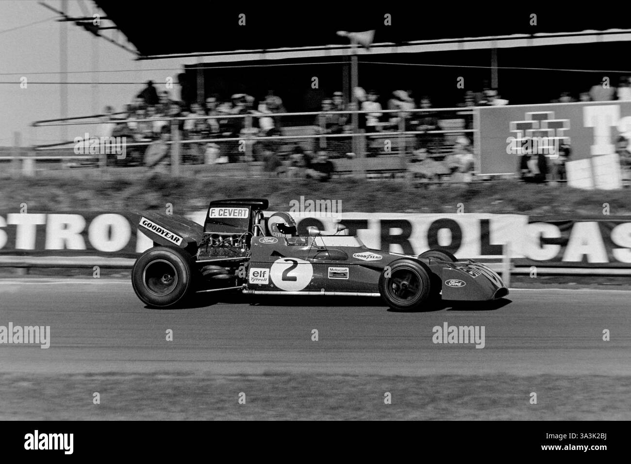 Francois Cevert at the 1971 Rothmans World Championships Victory race ...