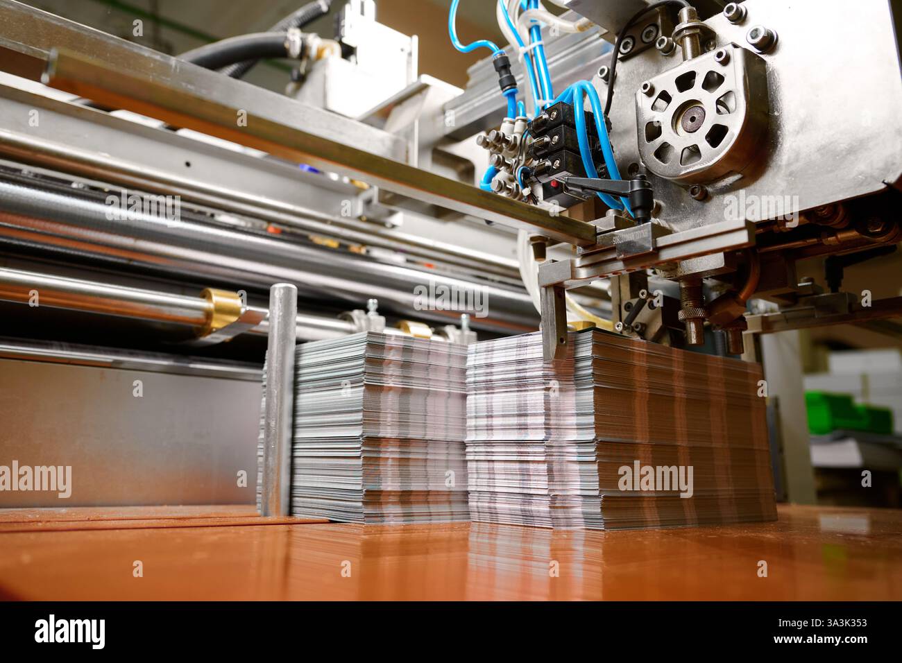 Efficient glue spreading process on paper feed mechanism enhances ...