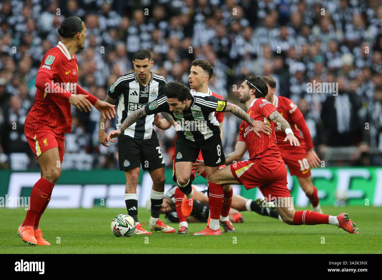 London, UK. 16th Mar, 2025. Dominik Szoboszlai of Liverpool tackles ...
