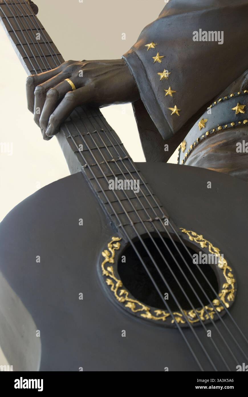 Elvis statue memphis visitor center hi-res stock photography and images ...