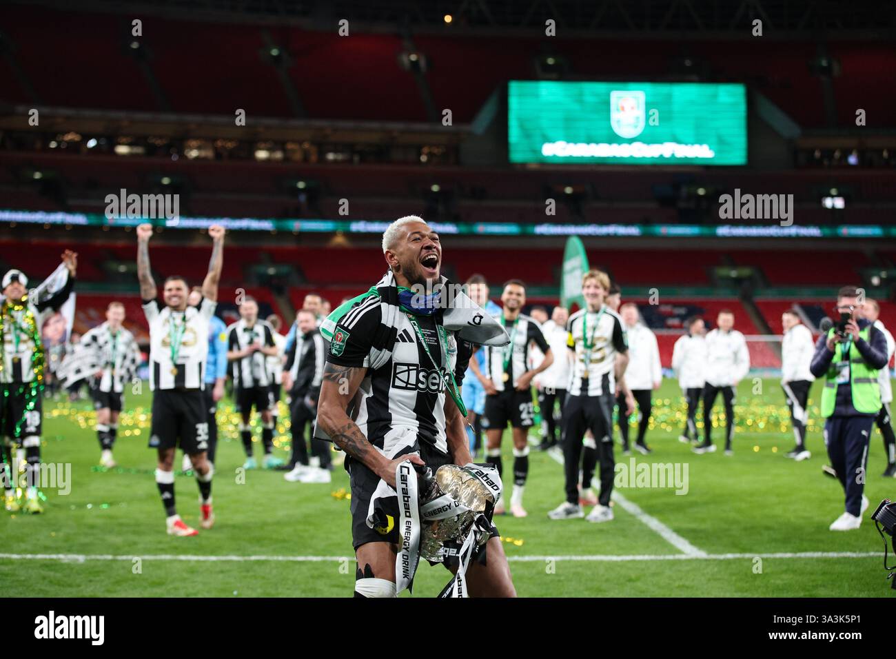 Liverpool trophy 2025 hi-res stock photography and images - Alamy
