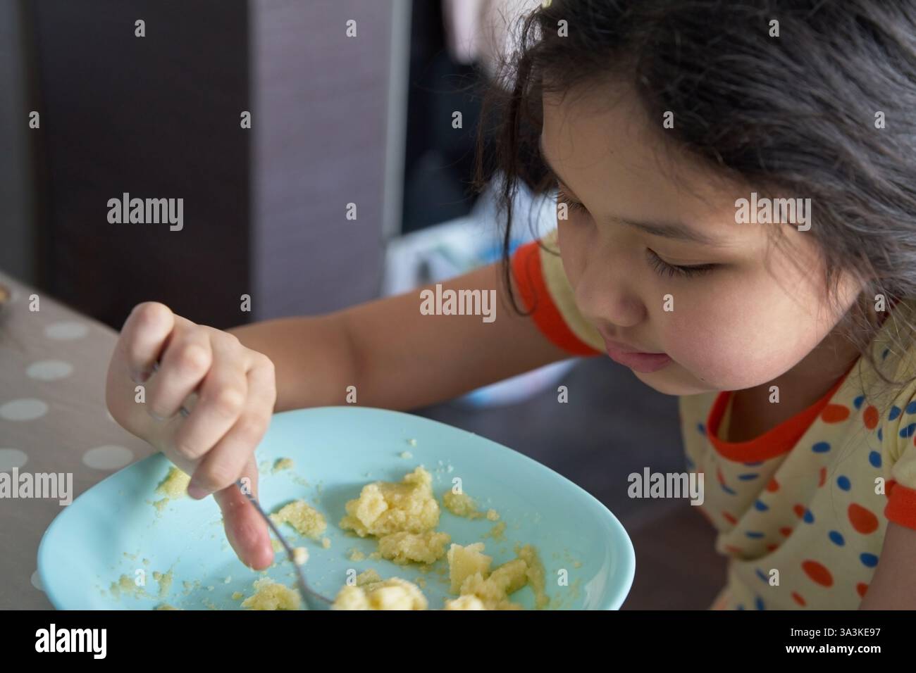 Girl eat oatmeal hi-res stock photography and images - Alamy