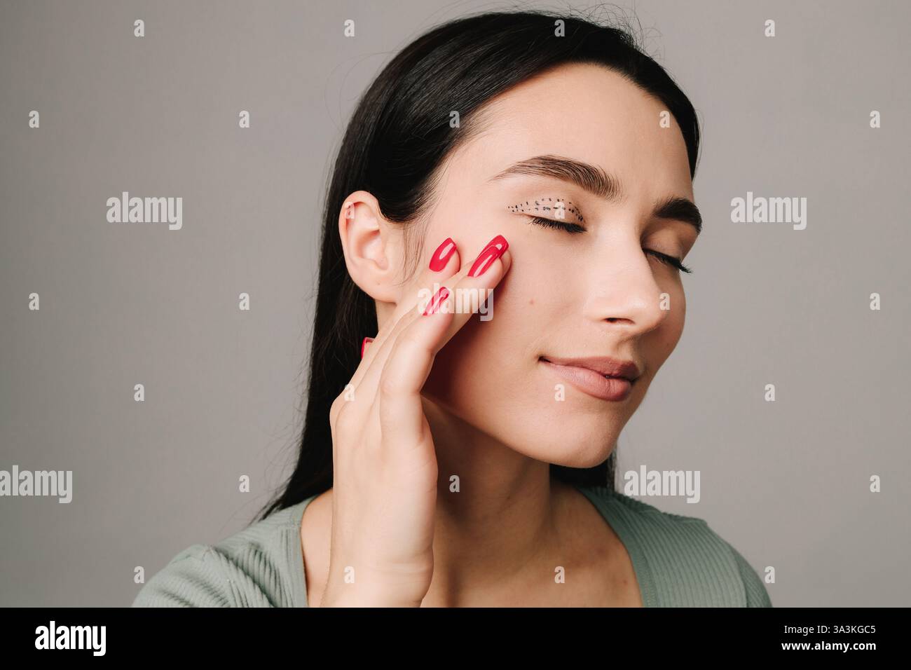 Preparing for blepharoplasty to do effective face lifting, remove ...