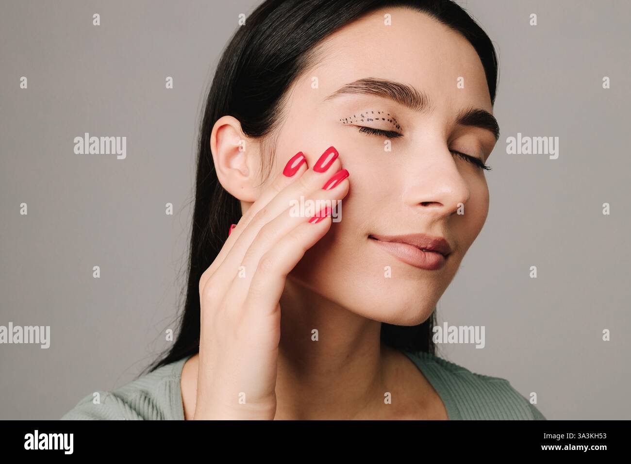 Preparing for blepharoplasty to do effective face lifting, remove ...