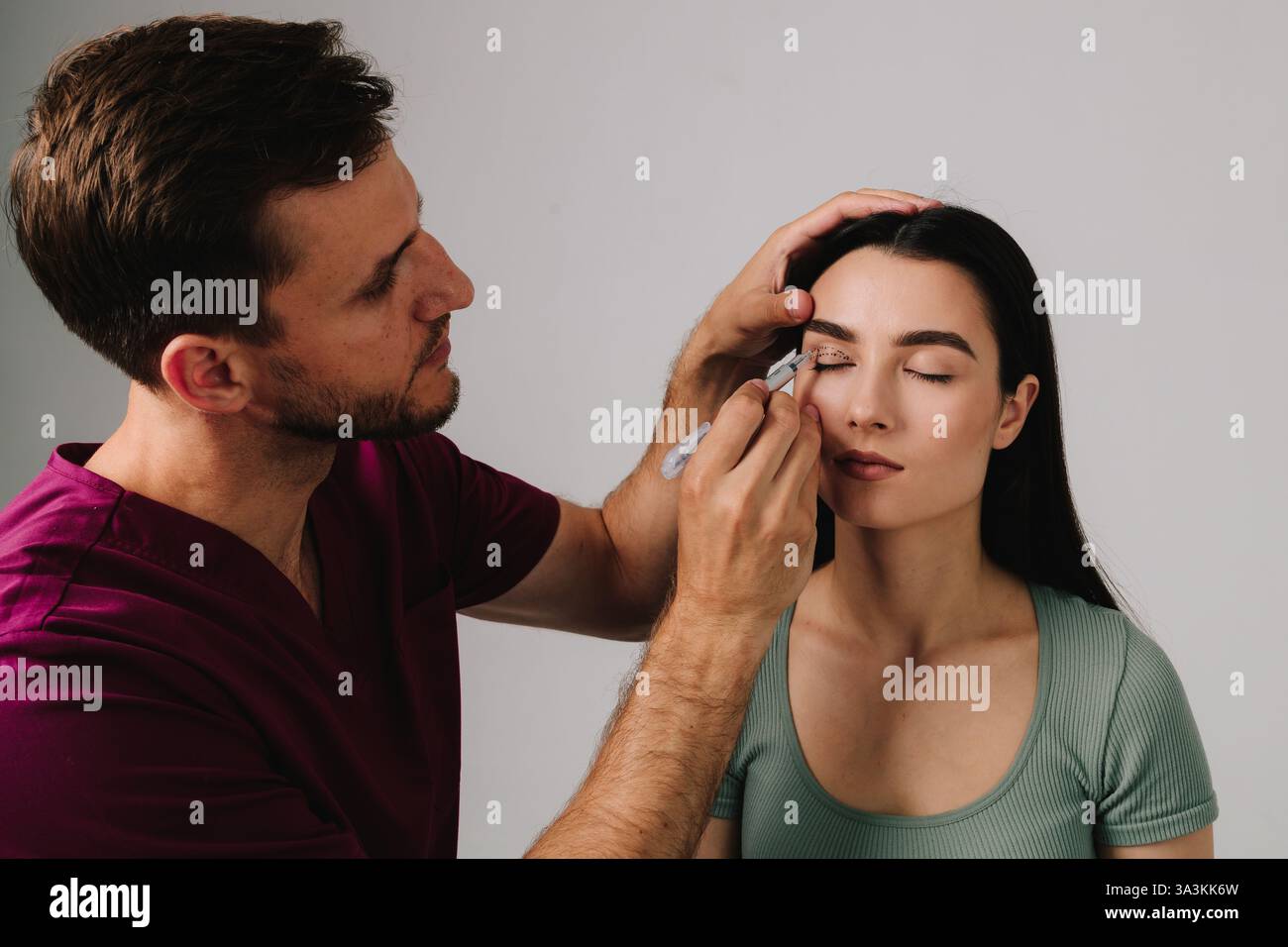 Blepharoplasty. Drawing on skin of eyelids for accurate face lifting ...